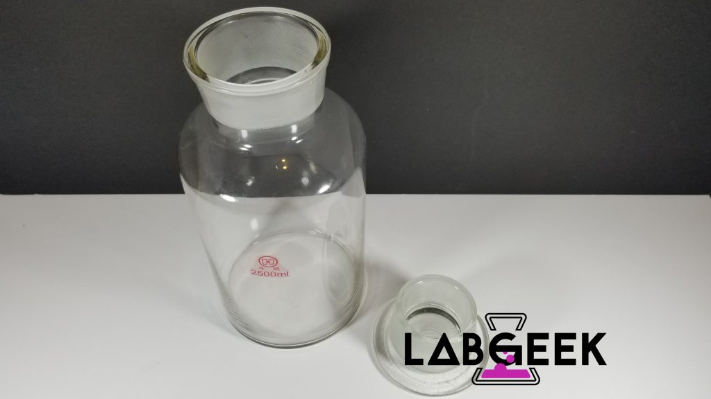 Reagent Bottle (Ground Glass Lid) - LabGeek